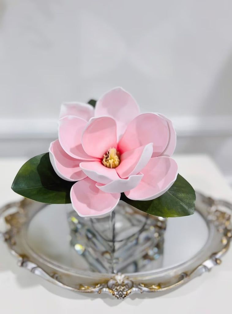 Single Premium Magnolia Elegant Arrangement in Square Vase – Flovery.com